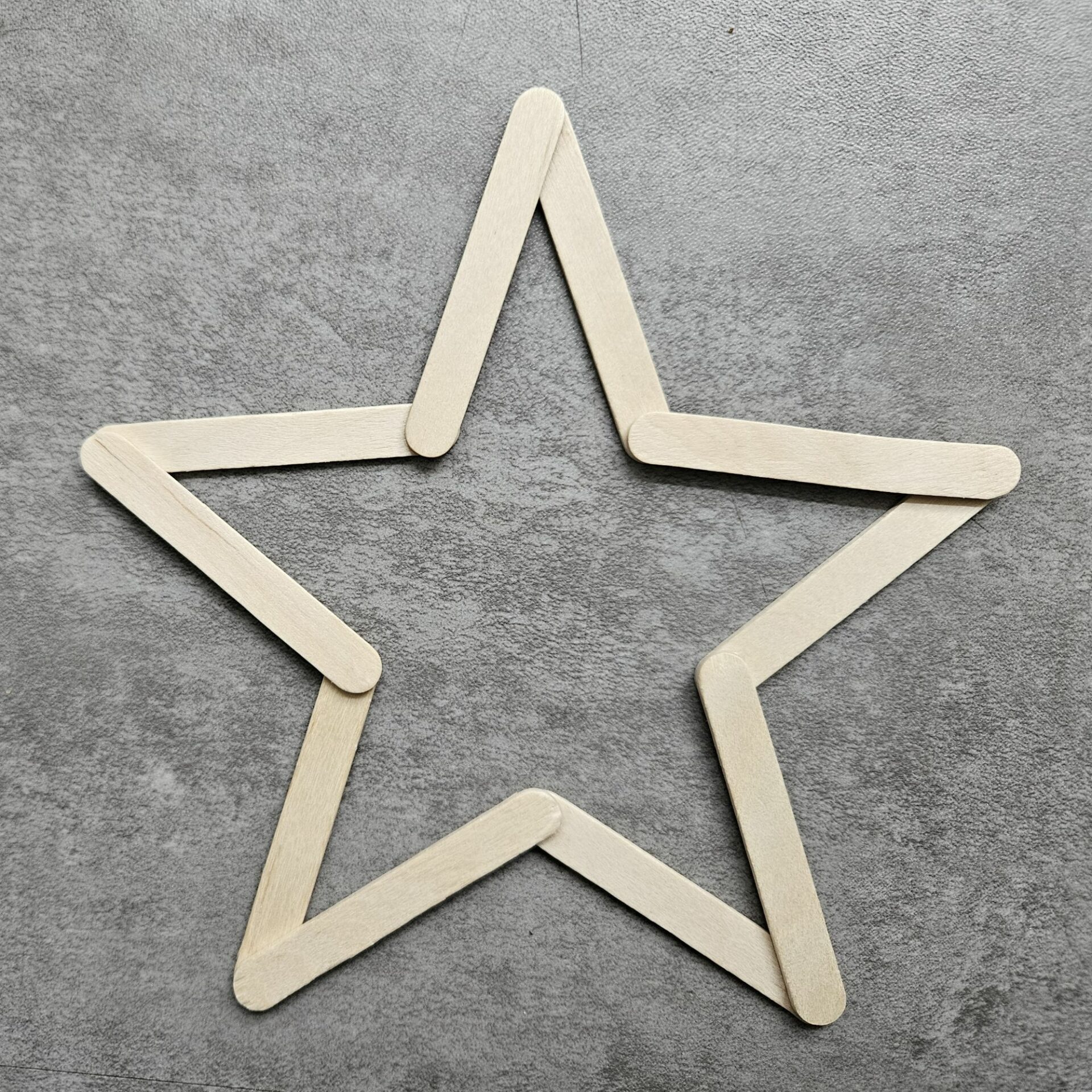 DIY Weihnachtssterne mit Eisstäbchen basteln – michamade